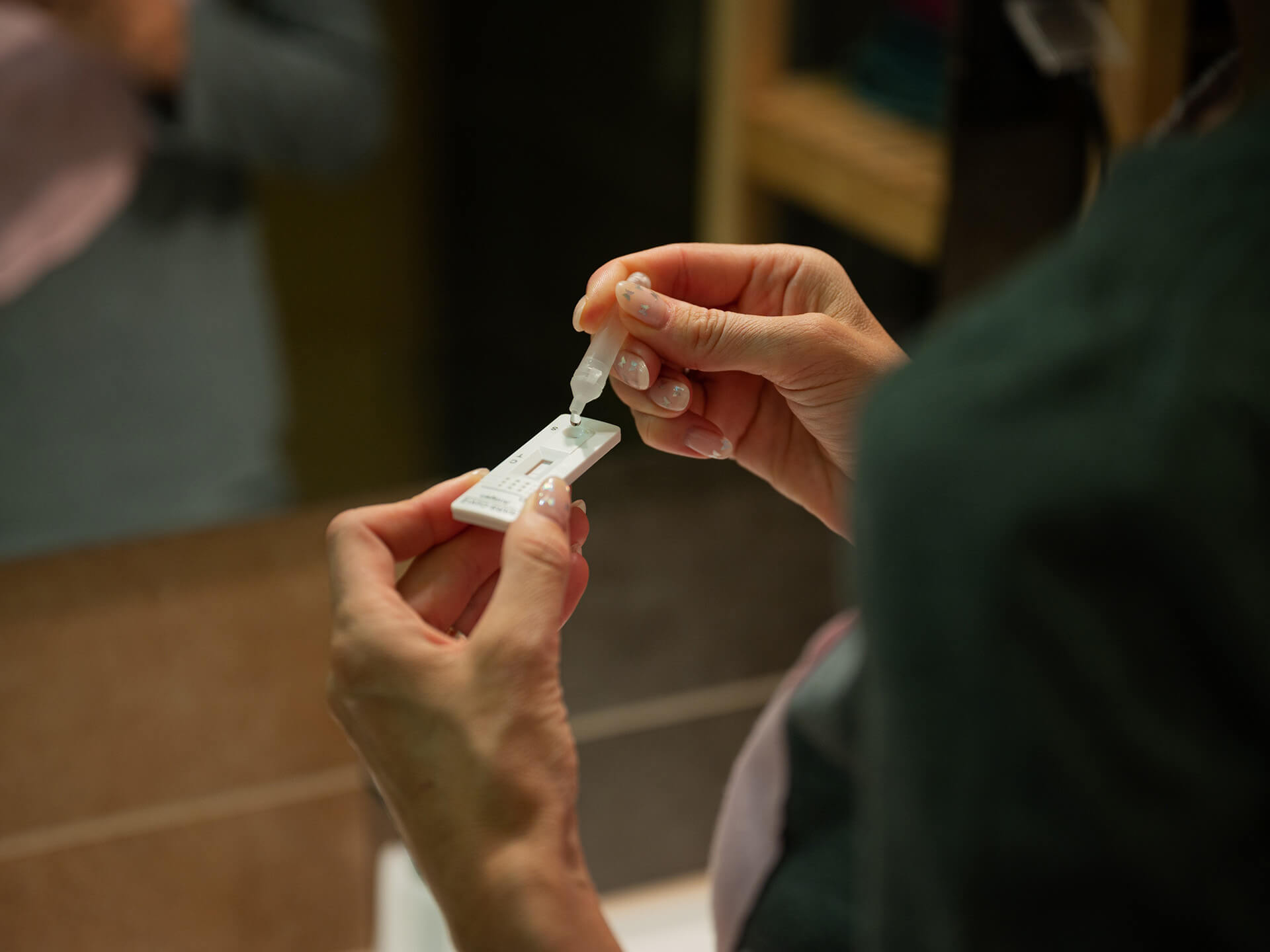 The impact of corona tests on the economy and health care